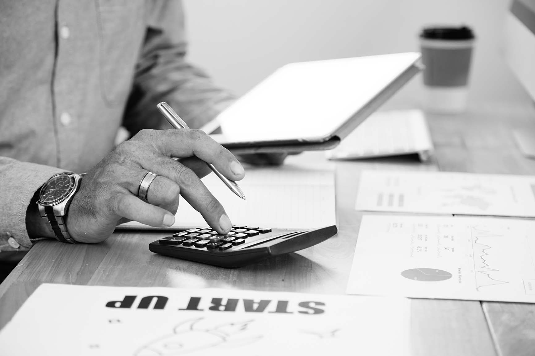 8 Signs Your SaaS Forecast Is Just a Fancy Guess (Not a Real Strategy ...